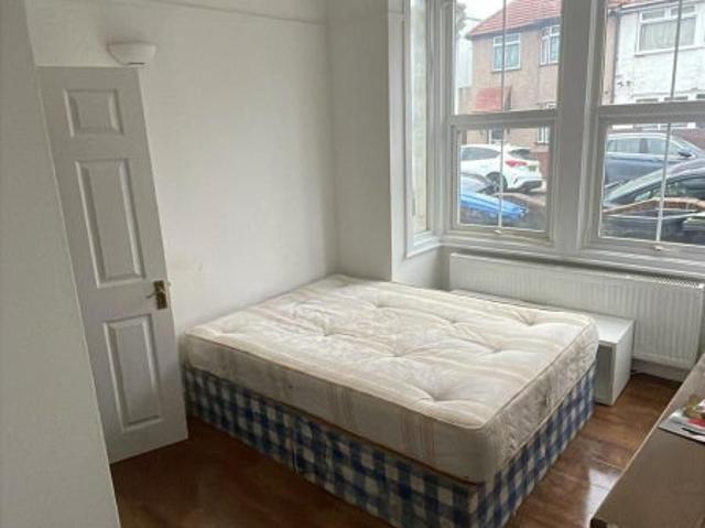 Spacious 3 bedroom house to let in Enfield, EN3