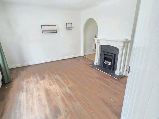 Spacious 3 Bedroom Home with Garden & Drive