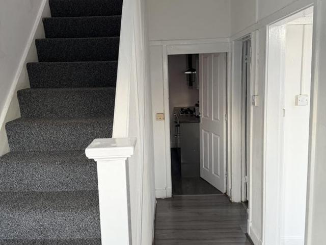 Spacious 3 bedroom LE4 house to rent