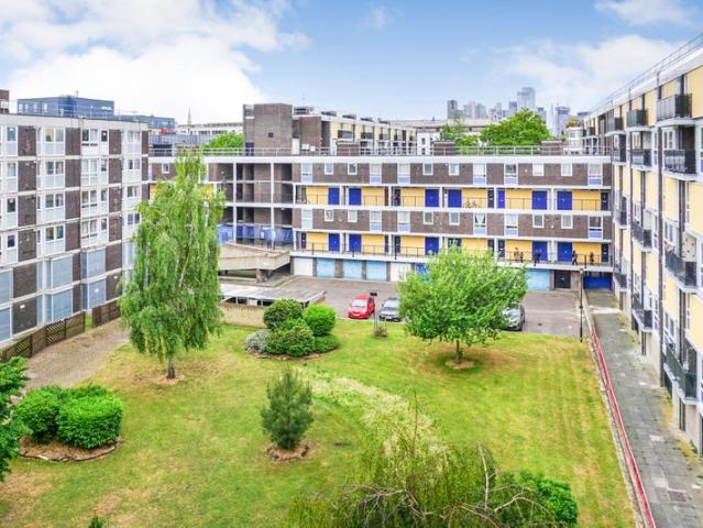 Spacious 3 bedroom maisonette in Haggerston N1