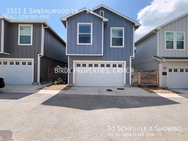 Spacious 3 Bedroom Retreat with 2.5 Baths in Prime San Antonio Location – 1600 Sq Ft of Comfort!