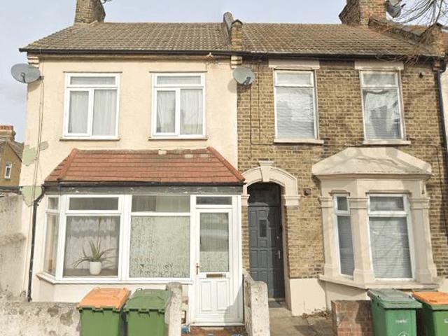 Spacious 3 Bedroom Terraced House | Excellent Loca