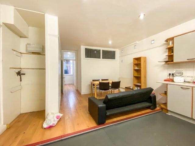 Spacious 3 double bed duplex in Islington N7