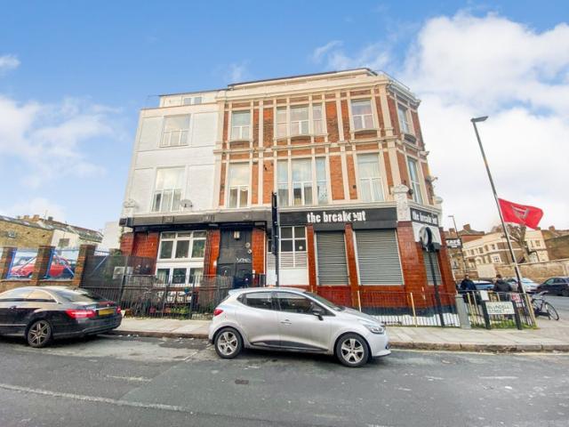 Spacious 3 double bed duplex in Islington N7