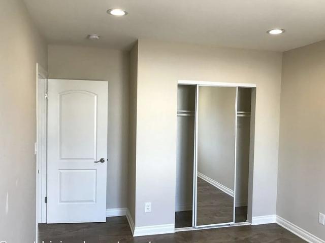 Spacious 3B/2Br Duplex w Balcony, W/D, Parking