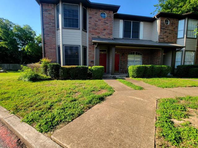 Spacious 3BR/2.5BA Townhome with Fireplace & Covered Patio – Austin!