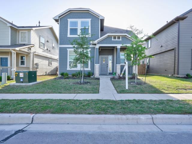 Spacious 3BR / 2.5BA Home with Tall Ceilings & Walk In Closet