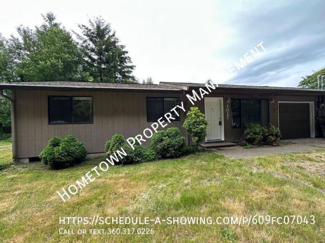 Spacious 3BR Duplex with Garage and Private Backyard
