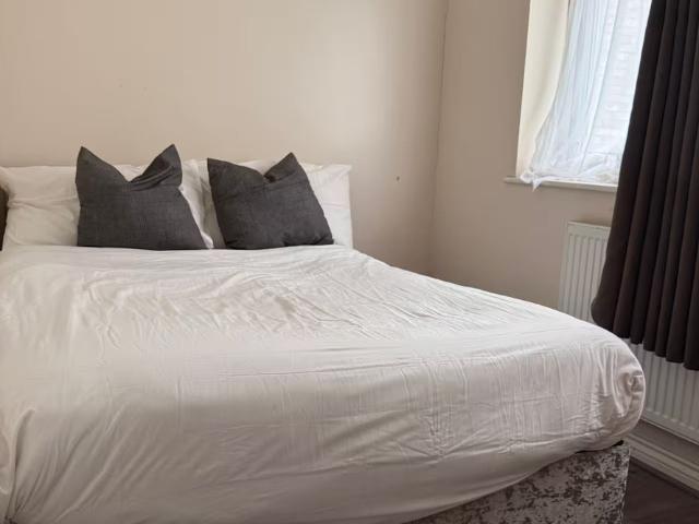 Spacious 3BR Haven in Tilbury with Free Parking