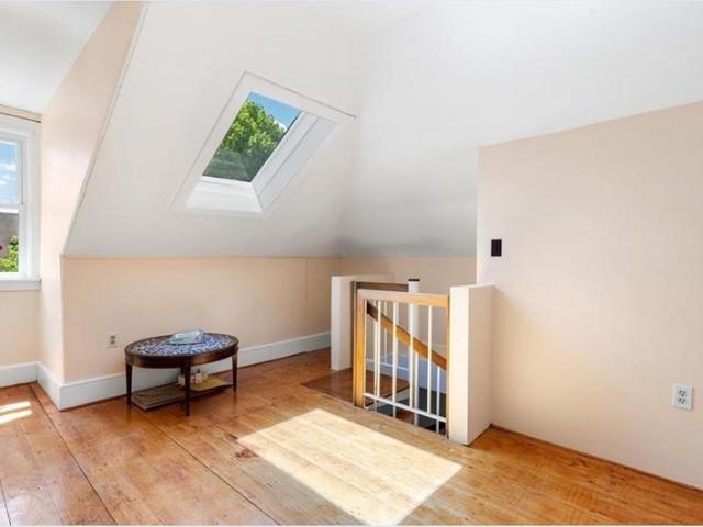 Spacious 3rd Floor Room in a Warm, Welcoming Home