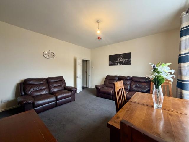 Spacious three bedroom apartment!