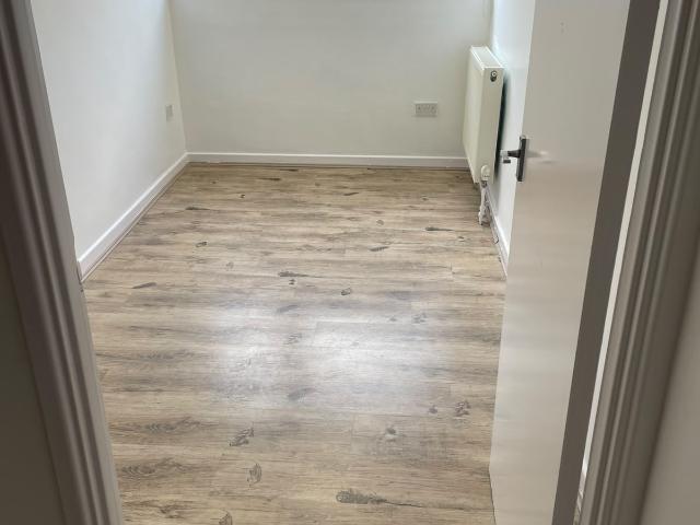 Spacious Three Bedroom Apartment with En Suite – Ayerst Court, E10