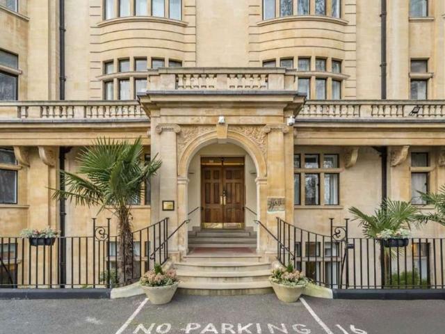 Spacious three bedroom apartment in the heart of Marylebone