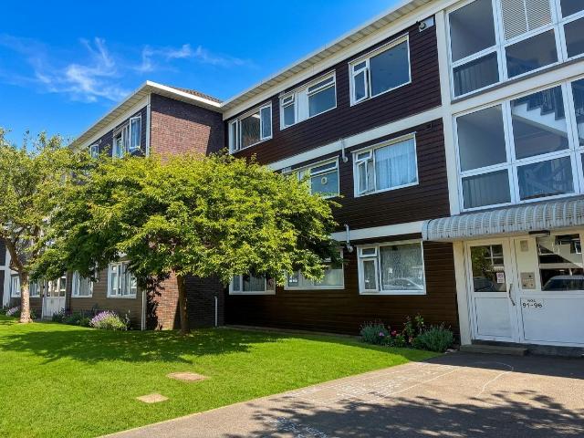 SPACIOUS THREE BEDROOM APARTMENT IN WEST LONDON, BRENTFORD