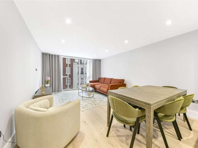 Spacious three bedroom apartment located moments from Baker Street