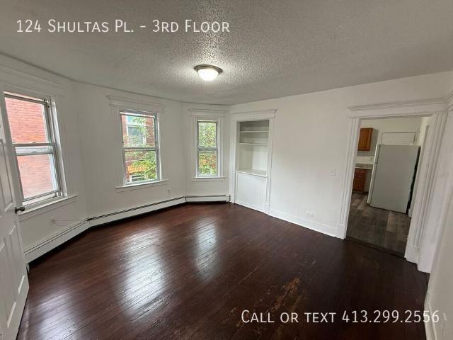 Spacious Three Bedroom Apartment Near Hartford Hospital!