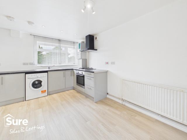 Spacious Three Bedroom Duplex Maisonette with Off Road Parking