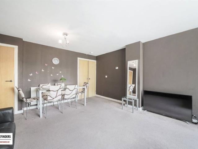 Spacious three bedroom house on Elderberry Way, E6