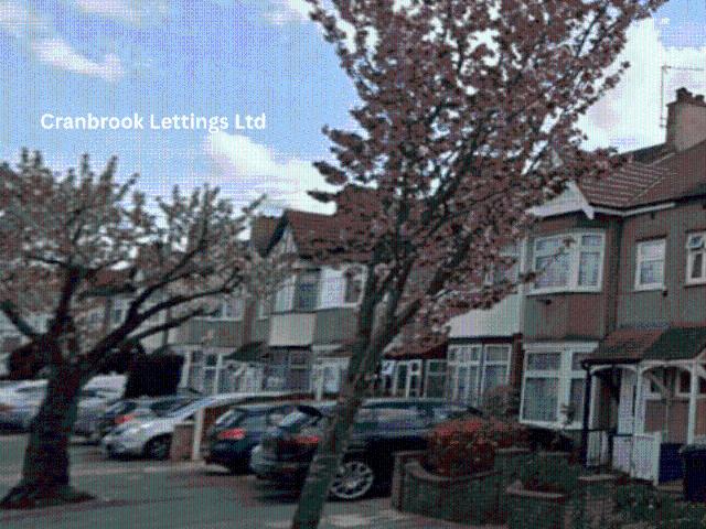Spacious Three Bedroom in Roll Gardens, Ilford IG2