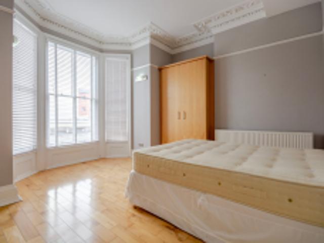 Spacious three bedroom unfurnished apartment with parking in converted Victorian property