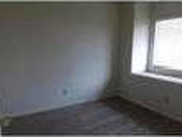Spacious Townhouse Located In Quiet Neighborhood