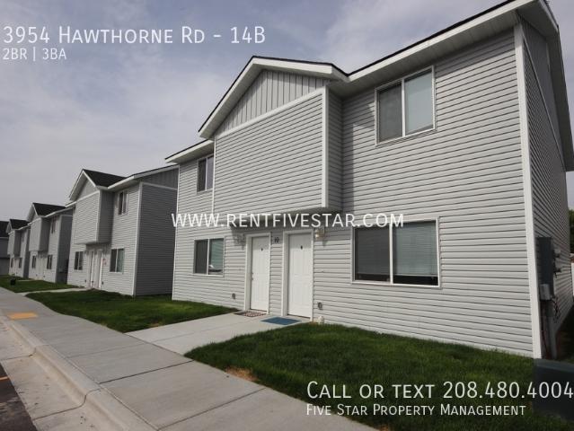 Spacious Townhome With 2 Primary Bedrooms! Visit rentfivestar.com for more details