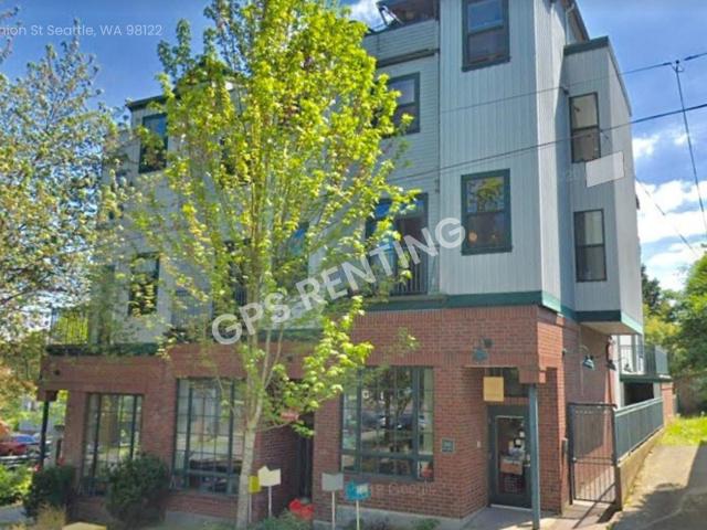 Spacious Townhome In the Heart Of Central District!