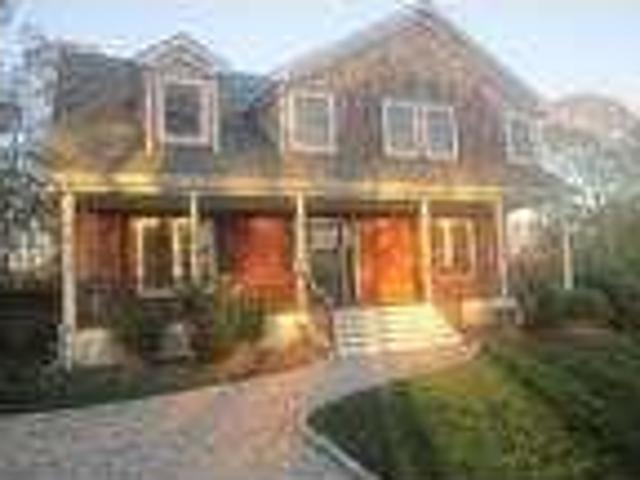 Spacious Traditional with Pool