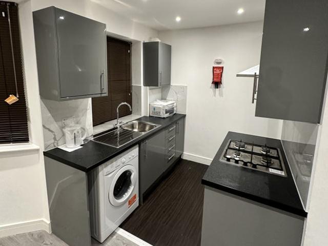 New Malden Two bed two bath new apartment
