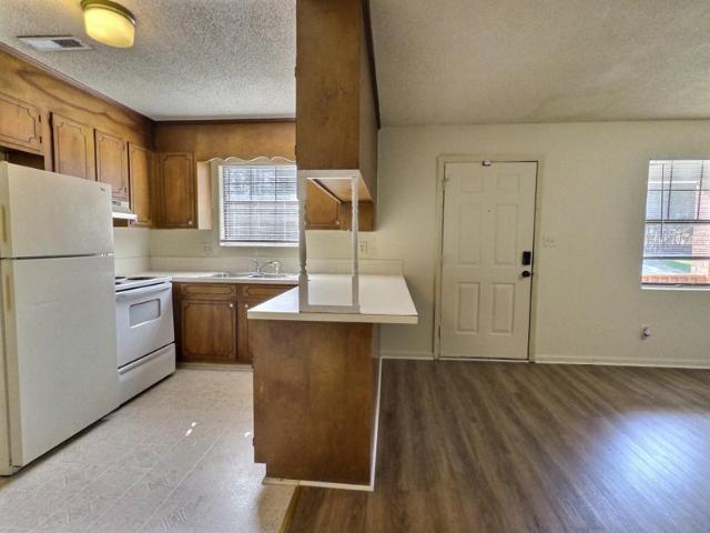 Spacious Two Bedroom Apartment Near Highway
