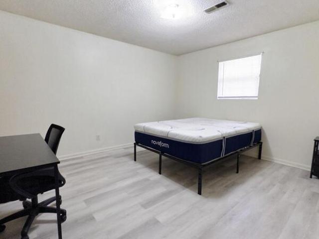 Spacious Two Bedroom Apartment Near Highway