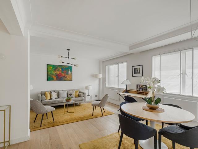 Spacious two bedroom apartment with Green Park views