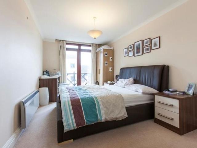 Spacious two bedroom apartment to rent in Wapping, E1W