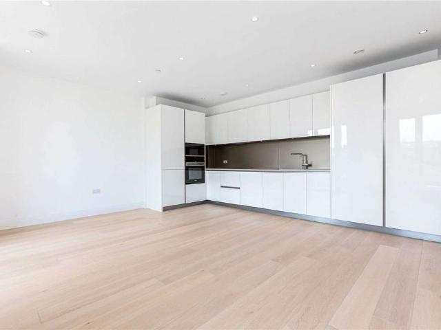Spacious two bedroom contemporary apartment by the river Thames