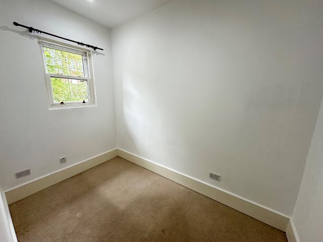 Spacious Two Bedroom First Floor Apartment in Luton Town Centre