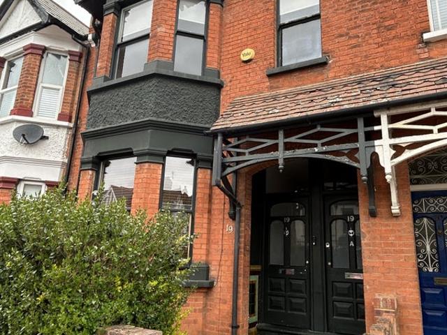 Spacious Two Bedroom First Floor Flat with Garden