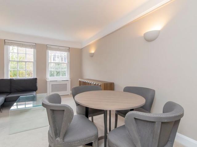 Spacious two bedroom flat located in the heart of Chelsea