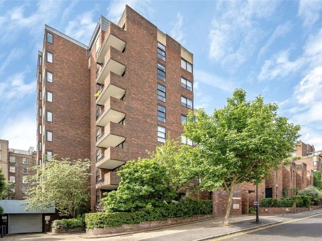 Spacious two bedroom flat with balcony and porter
