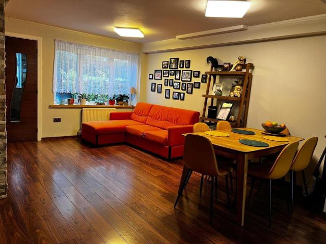 Spacious Two Bedroom Ground Floor Flat with Large Private Garden – Feltham, TW14
