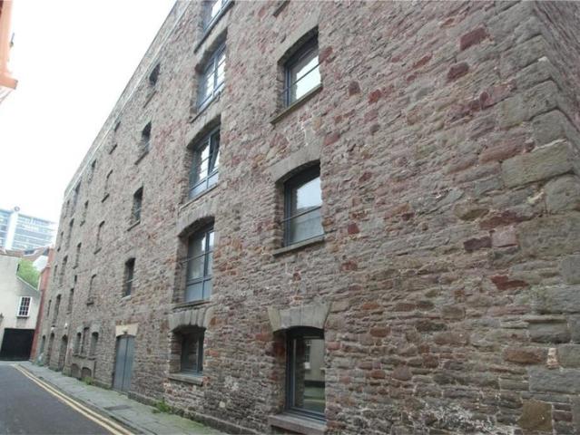 Spacious two double bedroom city centre apartment