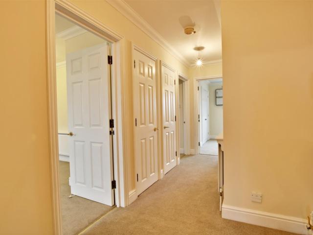 Spacious Two Double Bedroom Apartment in a Prime Bromley Location Gainsborough Crt