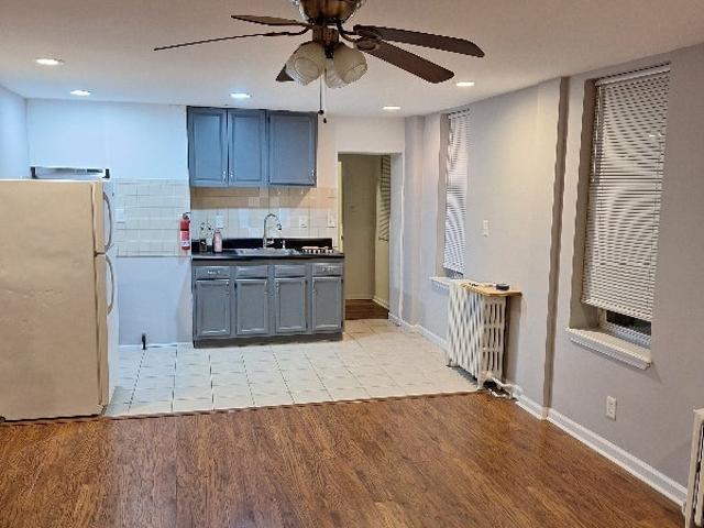 spacious unit,close to public transportation good