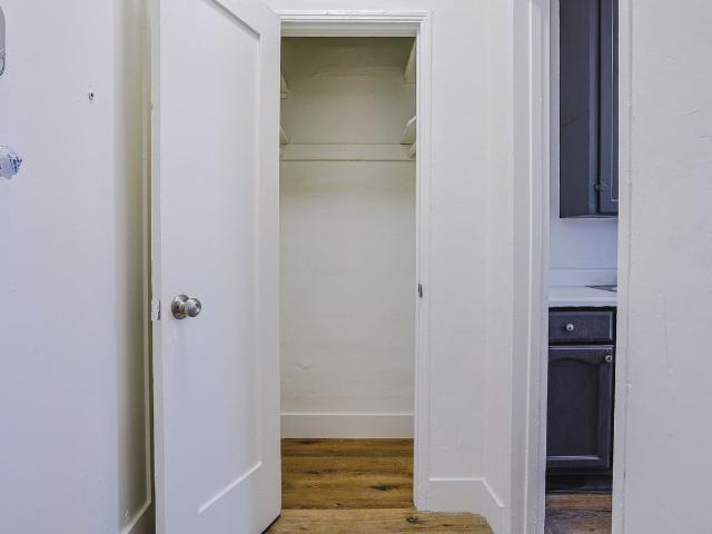 Spacious Units Available! 1 FREE MONTH! Studio Apartment for Rent at 103 S Edgemont St, Los Angeles, CA 90004 Wilshire Center Koreatown