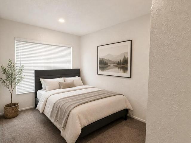 Spacious & Updated home Near College Park, Winter