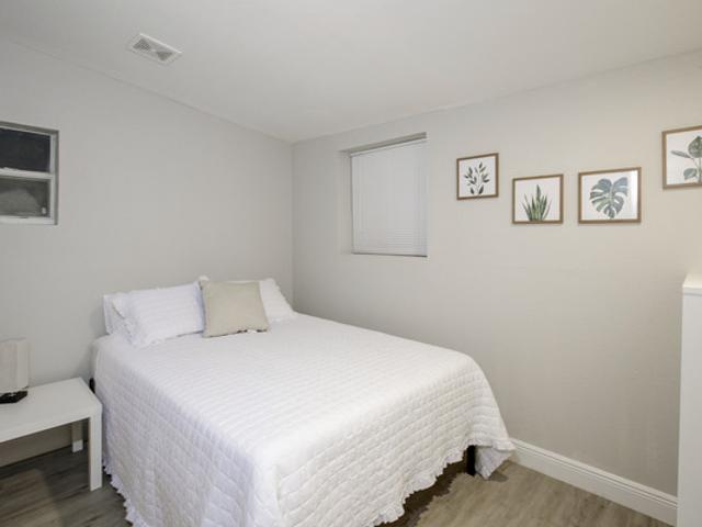 Spacious & Welcoming Home | Relax in Comfort Queen Beds | Top Rated Host | Utilities + Fast Wi Fi | Move In Ready | On Site Laundry