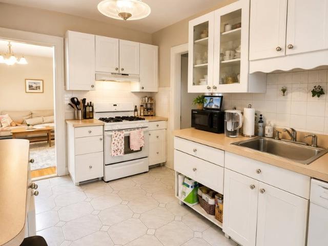 Spacious Winter Hill Room Rental