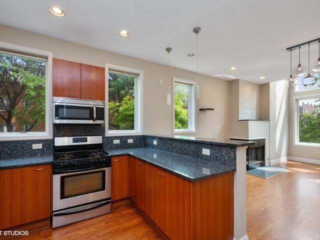 Spacious Wicker Park 3BR Triplex with Loft, Parking & Prime Location