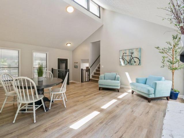Spacious WOODSTOCK House! 1 Gig WiFi! Great ro