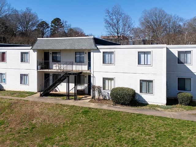 Spacious, affordable 1, 2, 3 bedroom apartments in a great location in West Charlotte! 3 Bedroom Apartment for Rent at 903 Lynn St, Charlotte, NC 28208 Thomasboro Hoskins