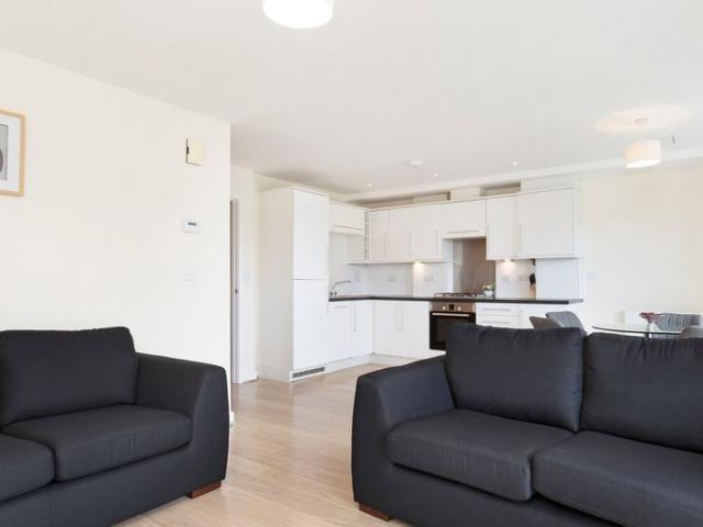 Spacious and contemporary one bedroom apartment located within a modern block with excellent transport links to the City